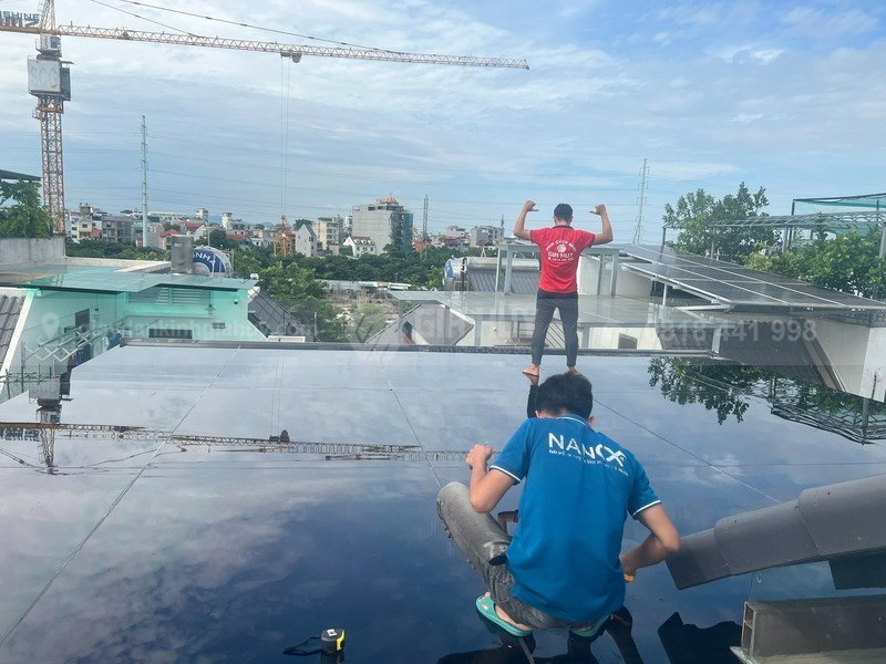 Thi công dán film cách nhiệt mái kính mã A5 tại tầng 5 K420 KĐT Ciputra